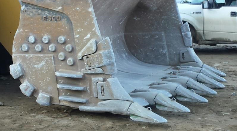 Loadmaster® Lip System for Wheel Loader Buckets | Weir