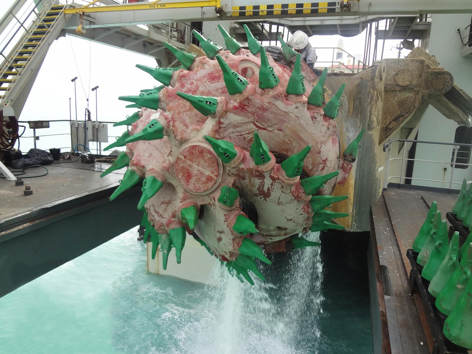 ESCO® Waterway and Sea Lane Dredge Wear Parts | Weir