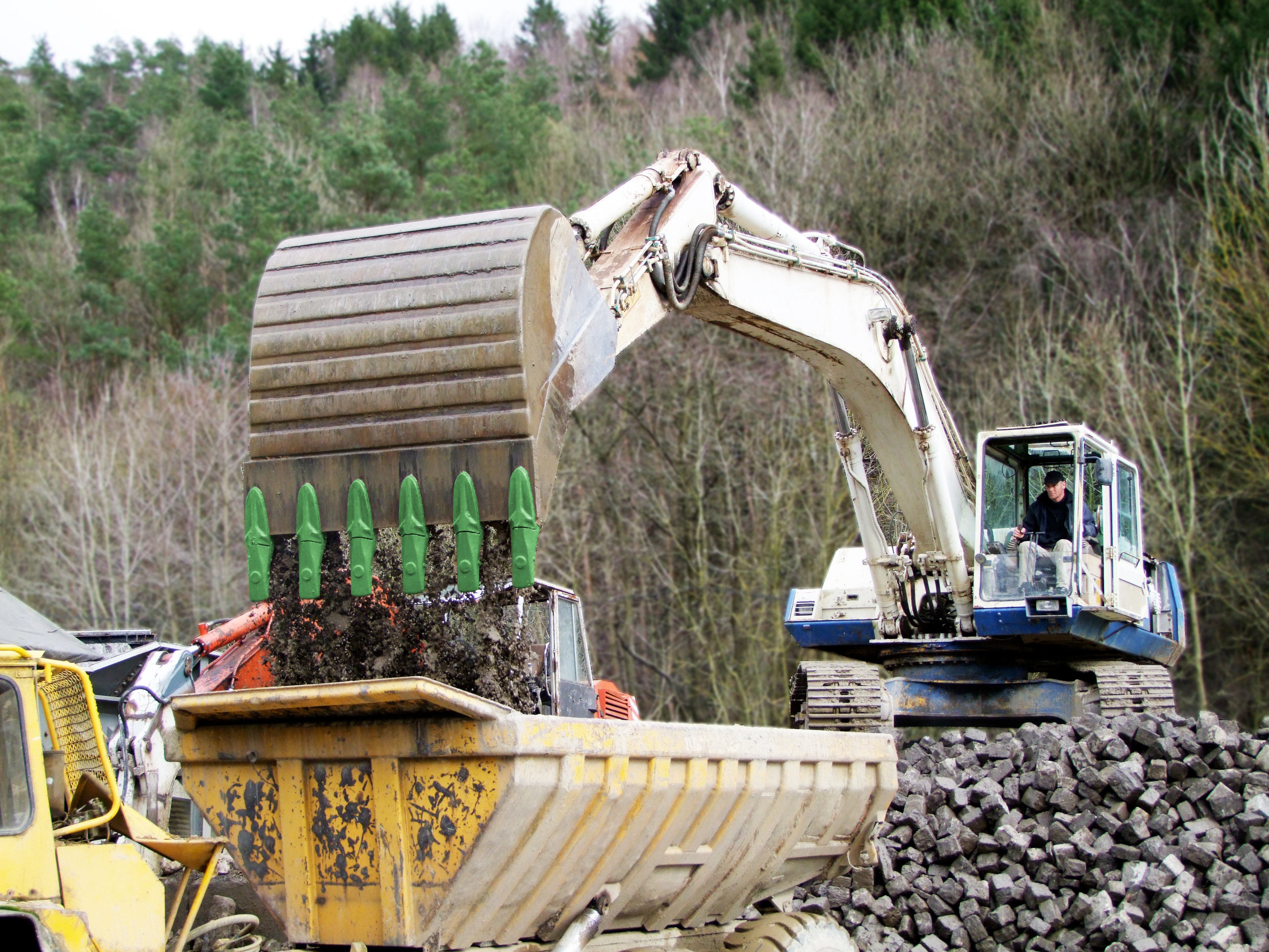 Excavation and Earthmoving Wear Parts | Weir