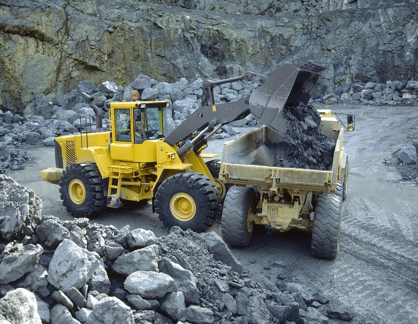 Equipment Attachments for Aggregates & Infrastructure | Weir